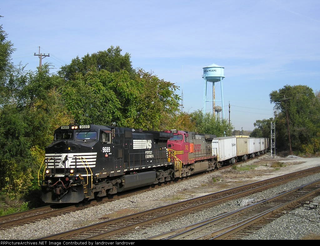 NS 9689 On NS 251 Eastbound